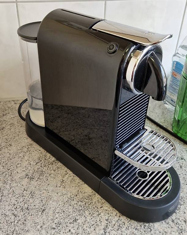 Nespresso Pixie DeLonghi inkl. Milchaufschäumer im Kanton Basel-Stadt ...