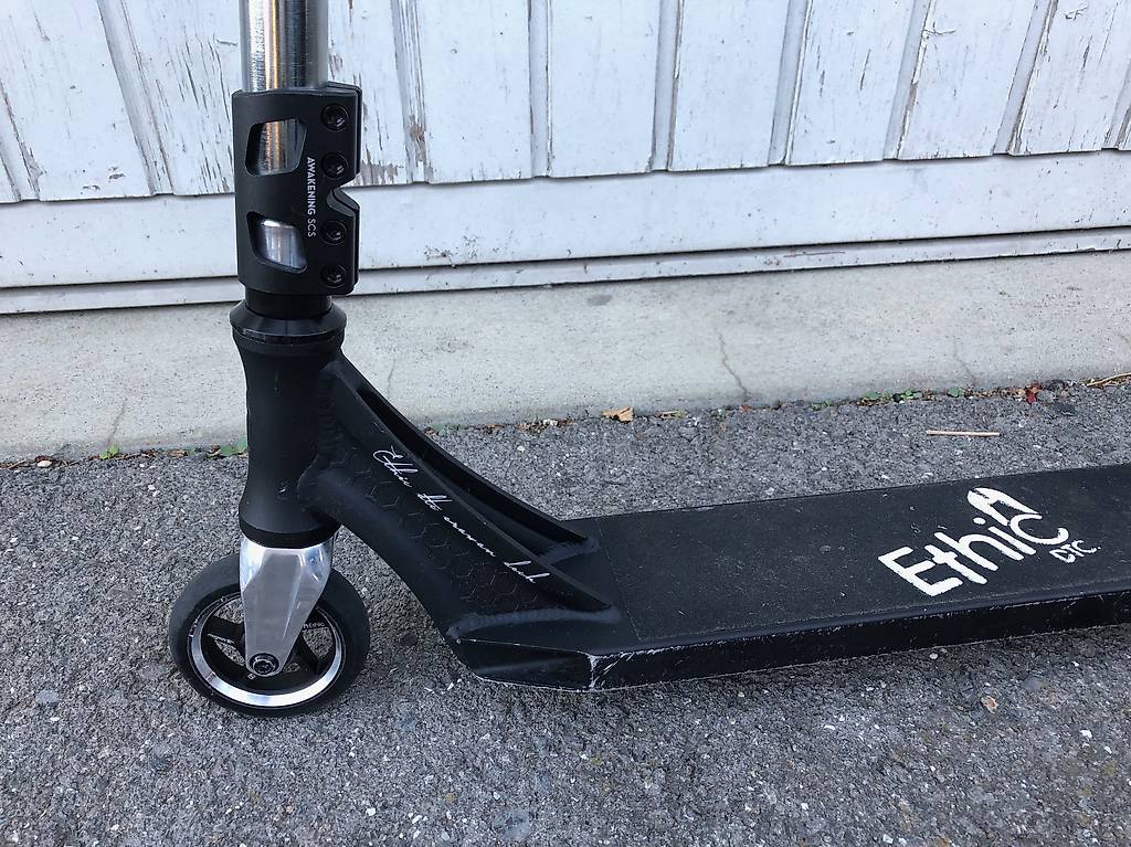 F26 Ethic DTC Erawan I Pandora I V2 Stunt-Scooter I Höhe 80- im Kanton ...