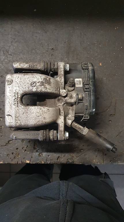 Bremszange mit elektrischer Handbremse hinten rechts im Kanton Luzern ...