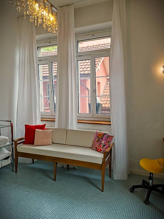 Grosses helles Zimmer / Raum in Kosmetikstudio zu vermieten im Kanton ...