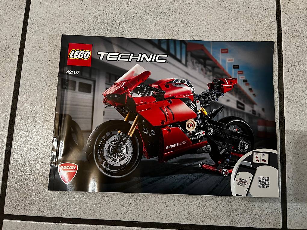 LEGO Ducati Panigale V4 R 42107 im Kanton Graubünden - tutti.ch