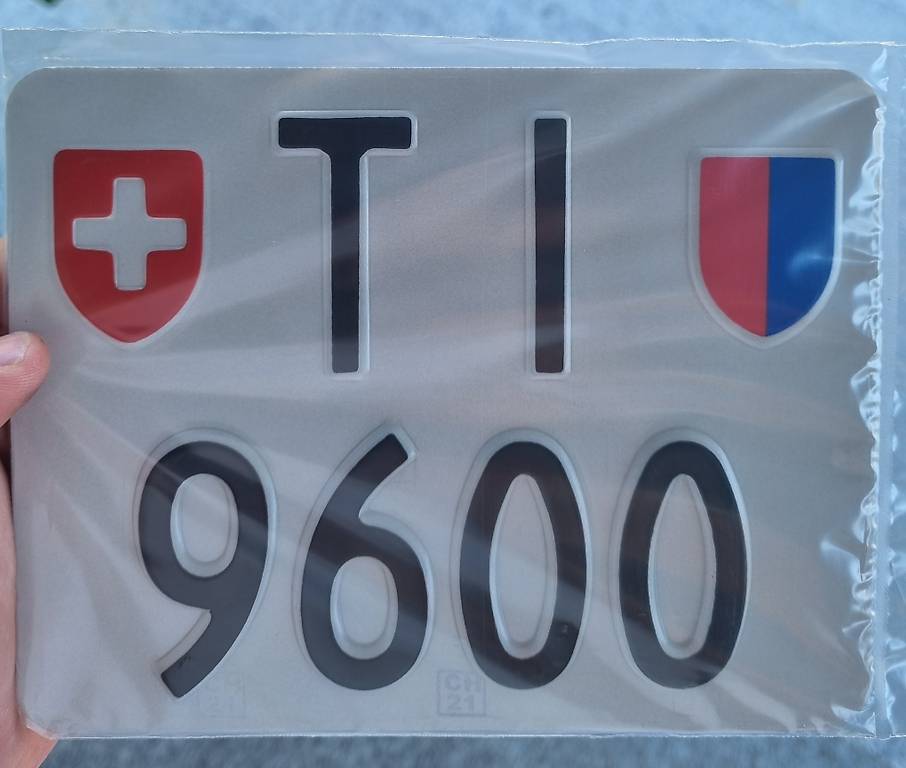 Cedo targa per moto TI 9600 trattabile im Kanton Tessin - tutti.ch