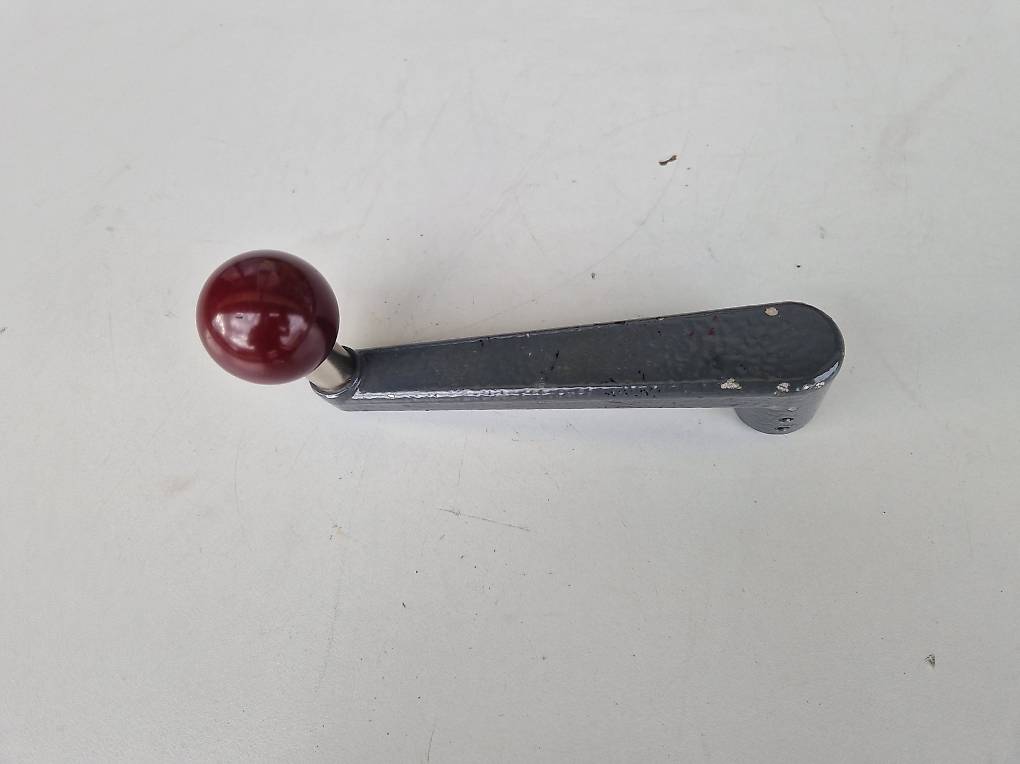 Kurbel mit rotem Kugelgriff - 190 im Kanton Zürich - tutti.ch