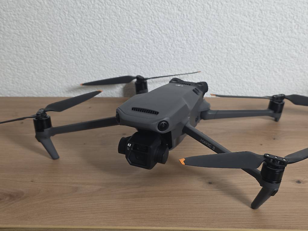 DJI Mavic 3 v2.0 Fly More Combo mit Display-Remote Cantone Zurigo ...