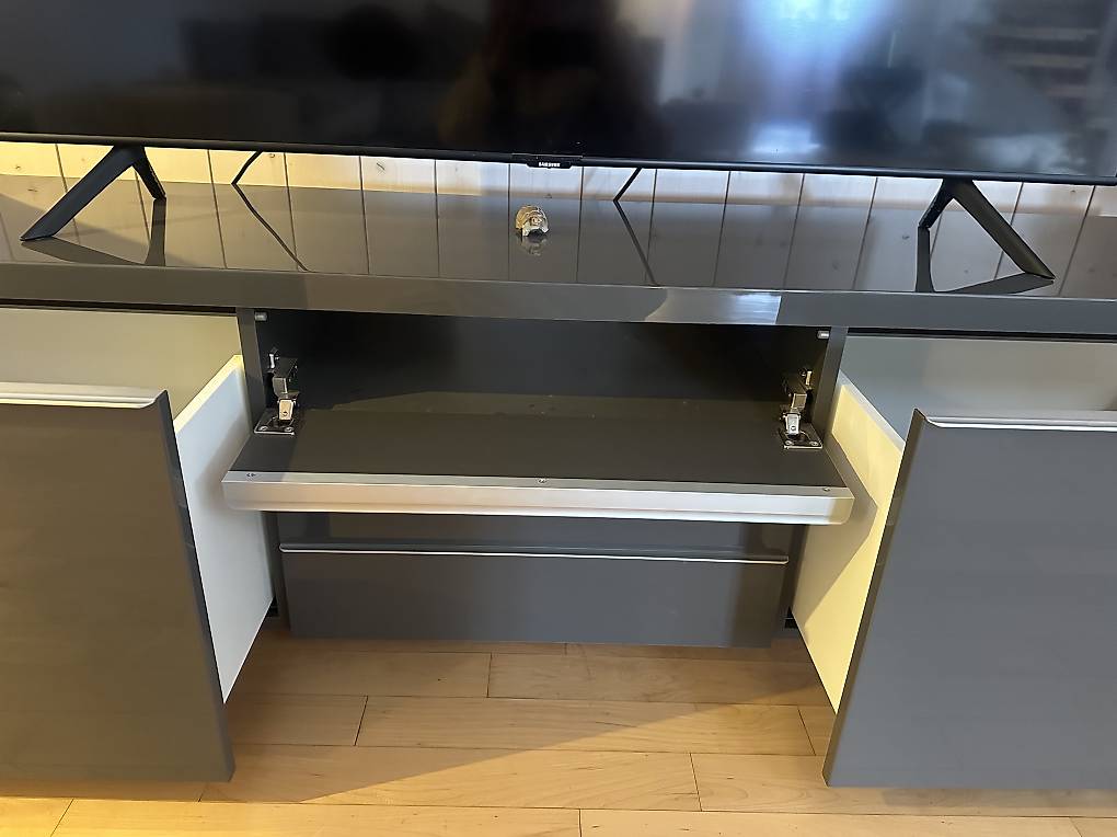 Ikea Besta Burs TV-Konsole in Hochglanz grau im Kanton Zürich - tutti.ch