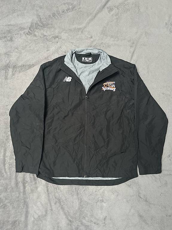 New Balance Ice Bears Teamjacke Schwarz ? Größe M im Kanton Zug - tutti.ch