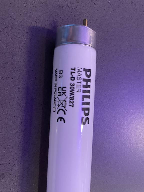 Philips LED Leuchtstoffröhre Neonlicht / Neonröhre im Kanton Aargau ...