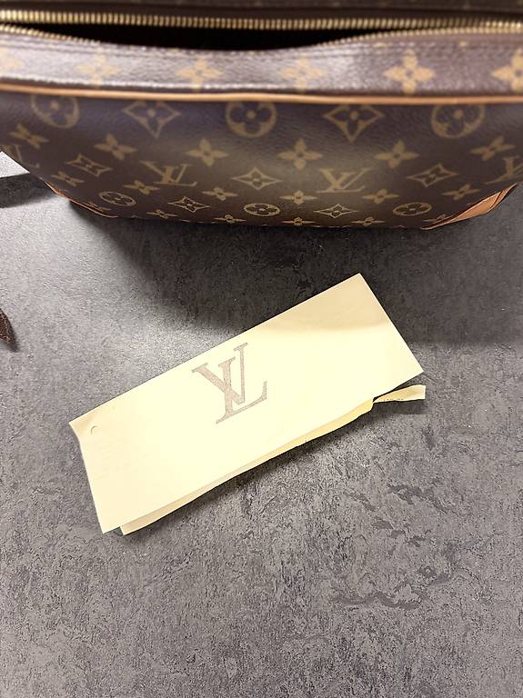 Louis Vuitton Nile Monogram Coated Canvas Shoulder Bag im Kanton Zürich ...