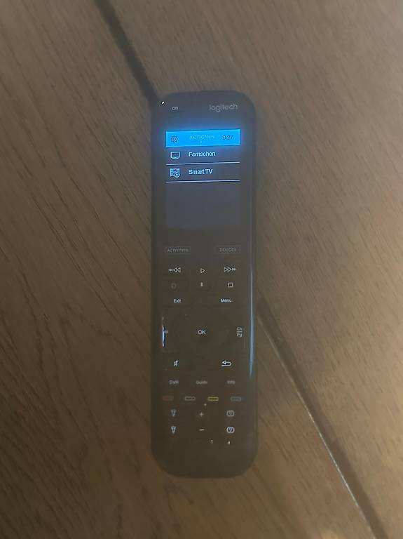 Logitech Harmony Elite inkl. Hub, 2 IR Sender im Kanton Zürich - tutti.ch