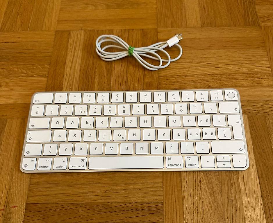 Apple Magic Keyboard mit Touch ID (A2449) inkl. Kabel im Kanton Zürich ...