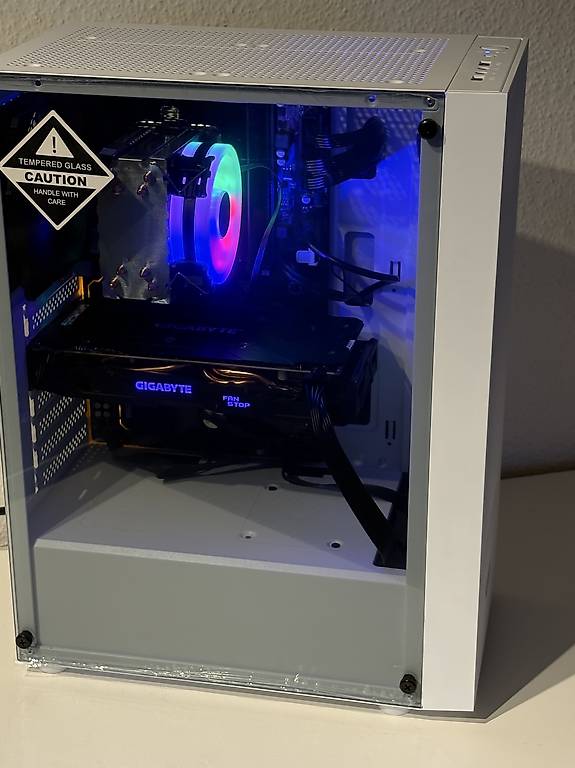 Budget Gaming Pc Weiss / i5 / DDR4 / SSD / RX 570 / Win 11 im Kanton ...