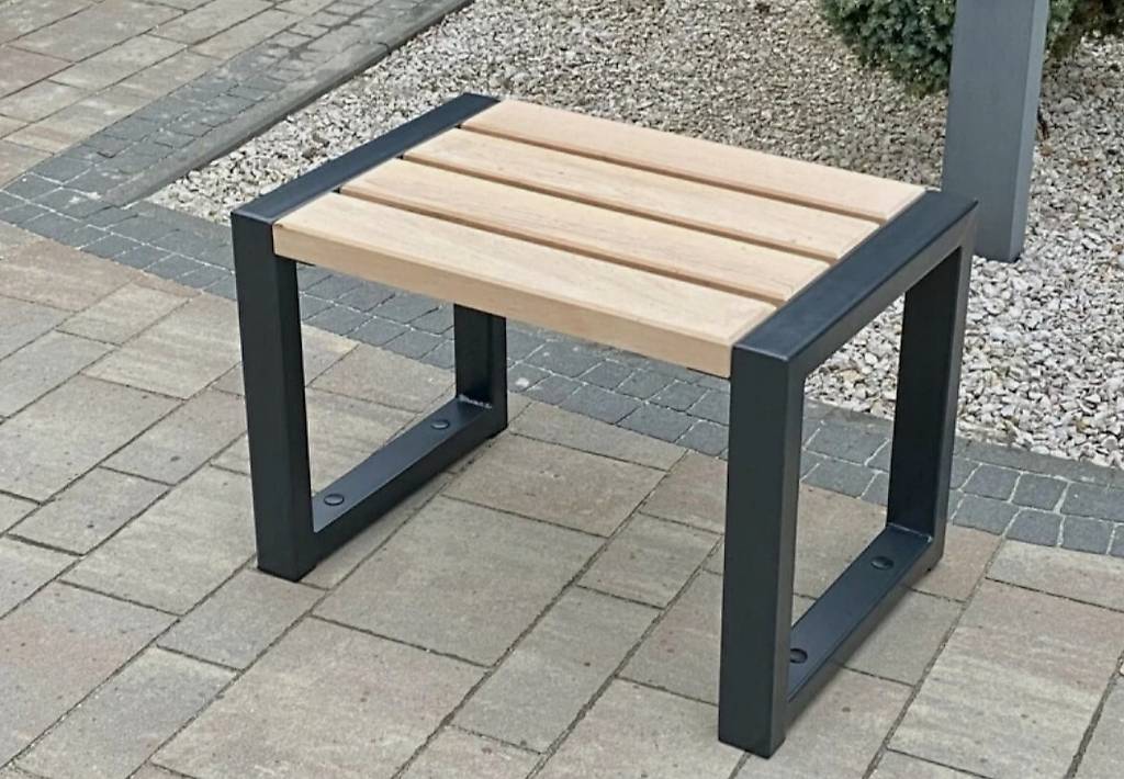 Hocker aus Metall und Holz im Kanton Bern - tutti.ch
