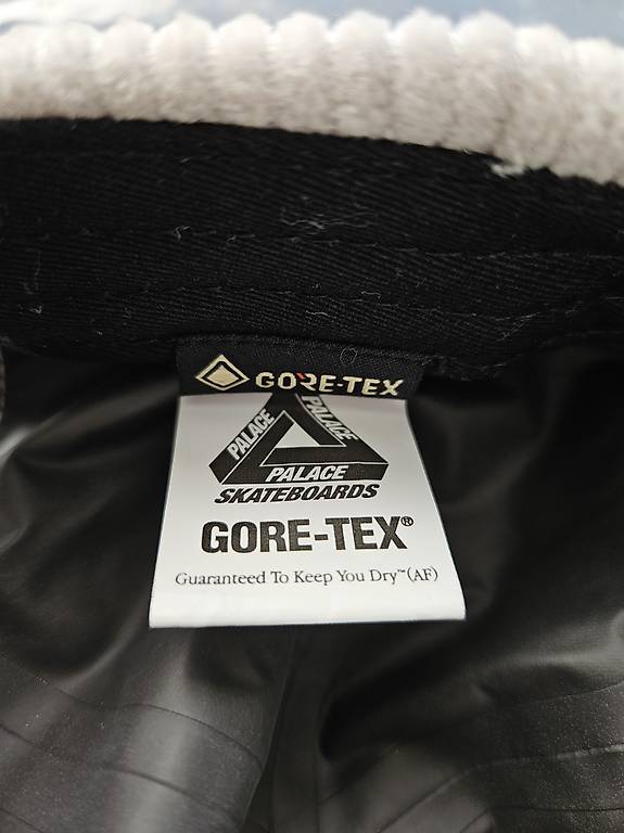 Palace x Gortex Cord Cap im Kanton Bern - tutti.ch