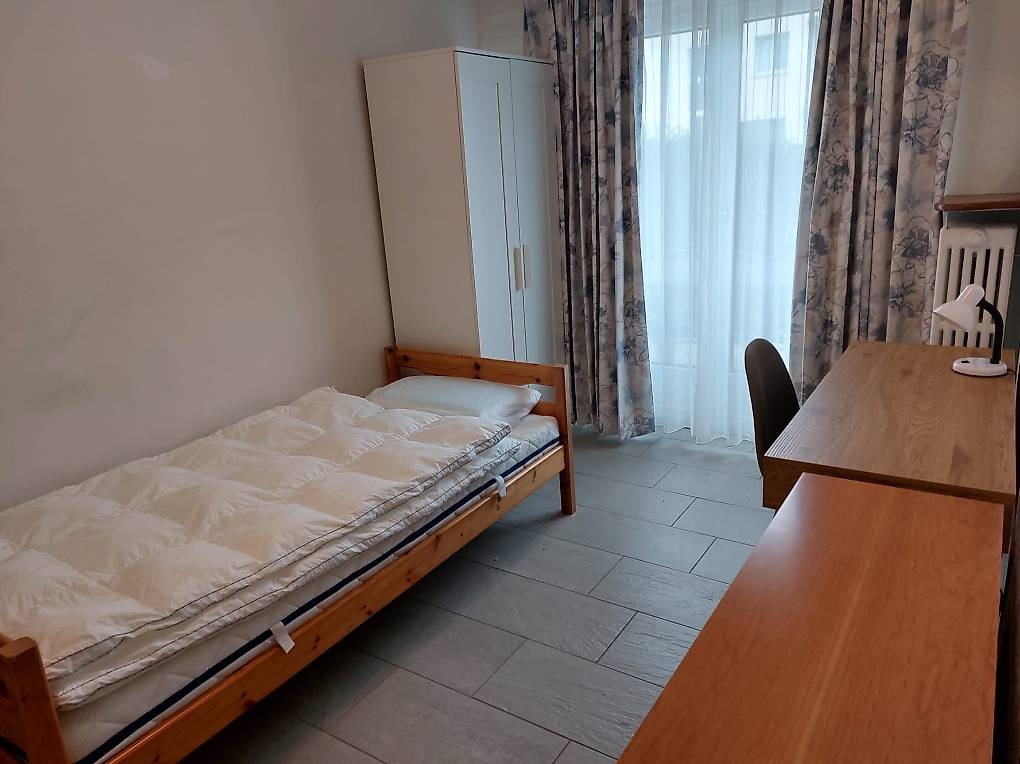 ein einfach, gemütlich eingerichtetes Zimmer im Kanton Appenzell ...
