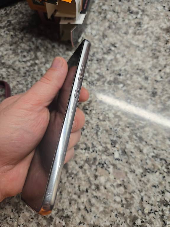 Samsung Galaxy S22+ Phantom White/256 GB + Smart Cover im Kanton Bern ...