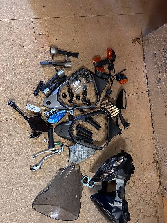 Yamaha r6 teile im Kanton Zürich - tutti.ch