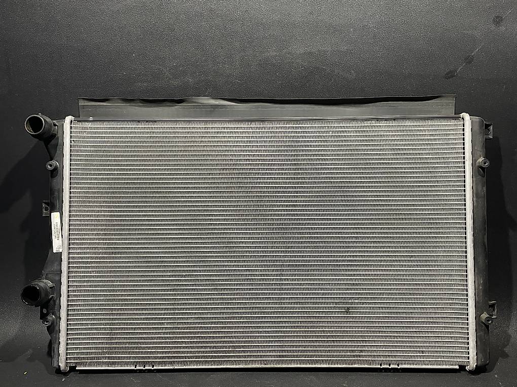 5K0121251F Motorkühler Wasserkühler VW Touran 2.0TDI 2009 im Kanton ...