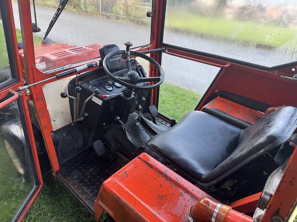 Traktor mit Schneepflug Hako 3800 Diesel im Kanton Thurgau - tutti.ch