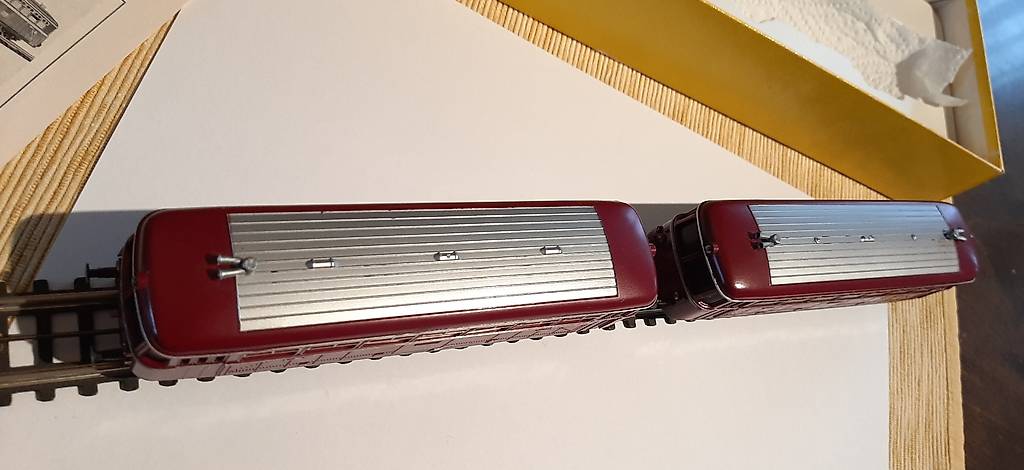 Trix Express 2290 2- teiliger Triebwagen DC 3- Leitert im Kanton Aargau ...