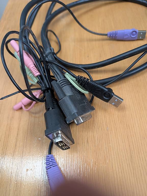 KVM Switch ATEN CS682 im Kanton Graubünden - tutti.ch