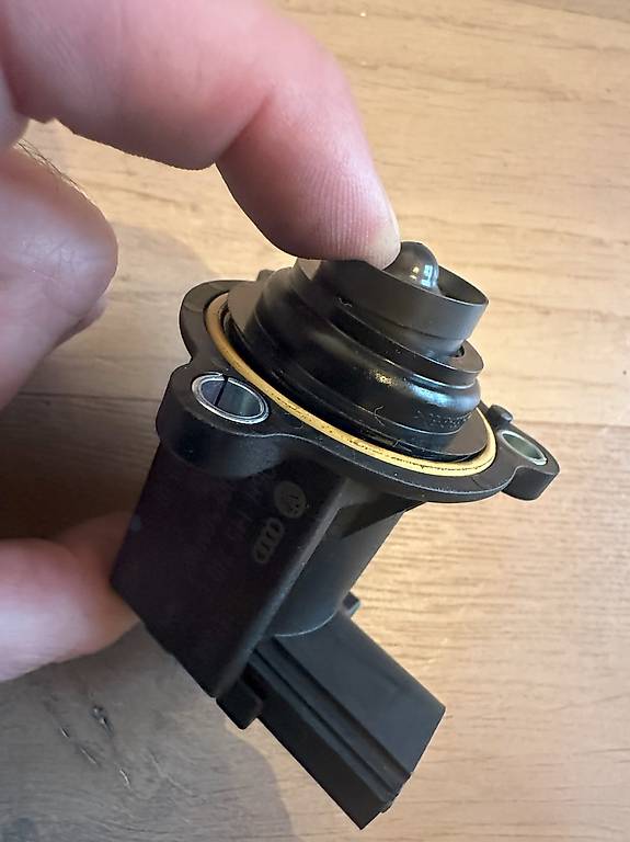 06H 145 710 C Abschaltventil/ Schubumluftventil zu verkaufen im Kanton ...