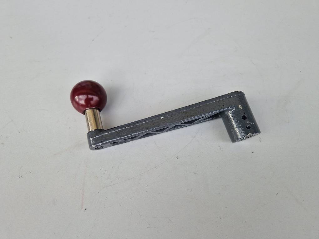 Kurbel mit rotem Kugelgriff - 190 im Kanton Zürich - tutti.ch