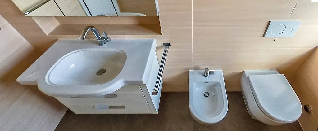 Bagno completo Laufen - WC, bidet, lavabo con mobile sospeso im Kanton ...