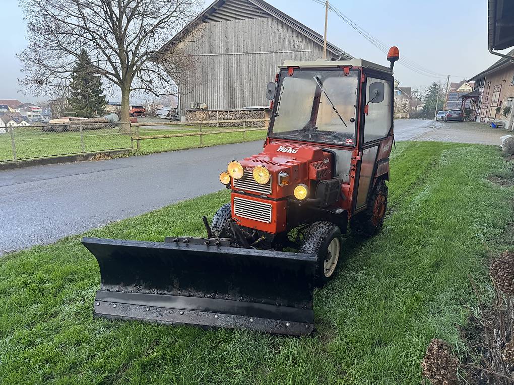 Traktor mit Schneepflug Hako 3800 Diesel im Kanton Thurgau - tutti.ch