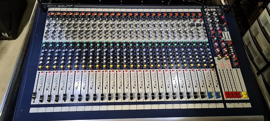 Soundcraft GB 2 / 32-Kanal Mischpult (neuwertig) mit Koffer im Kanton ...