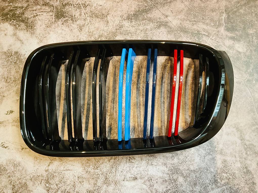 BMW F26 X4, M Doppelspeichen Nieren Kühlergrill, M Color im Kanton Solothurn - tutti.ch