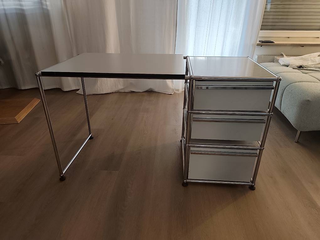USM Haller Büromöbel Korpus mit kleinem Tisch im Kanton Basel ...