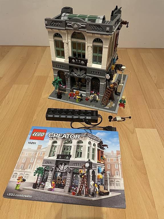 Lego Creator Expert 10251 Brick Bank inkl. Beleuchtung im Kanton Zug ...