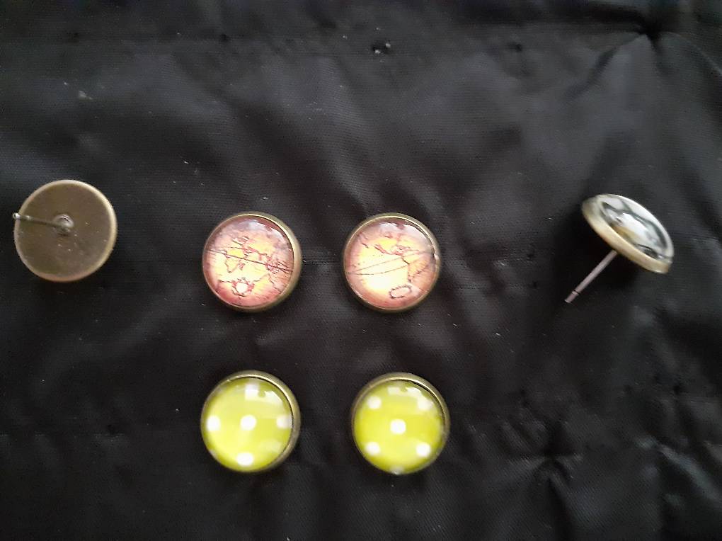 Ohrenstecker: Weltkugel / weisse Punkte auf grün Canton Berne - tutti.ch