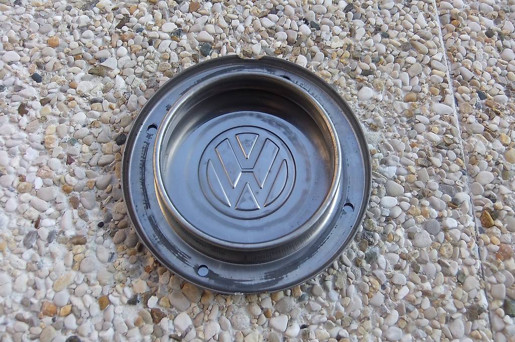 2 Raddeckel und 3 Radzierringe zu VW Jetta oder Golf mit V+P im Kanton ...