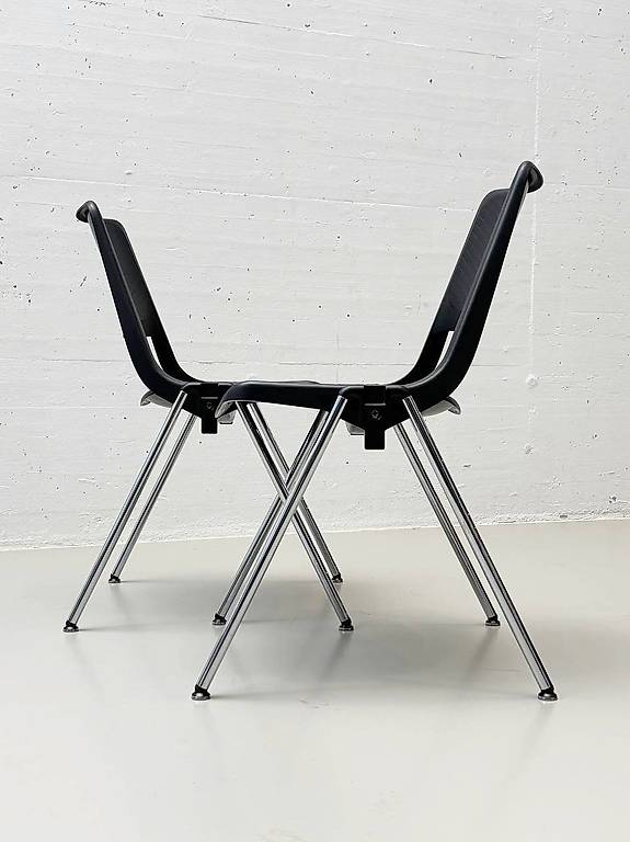 Schwarze Stapelstühle von Albert Stoll Giroflex AG im Kanton Zürich ...