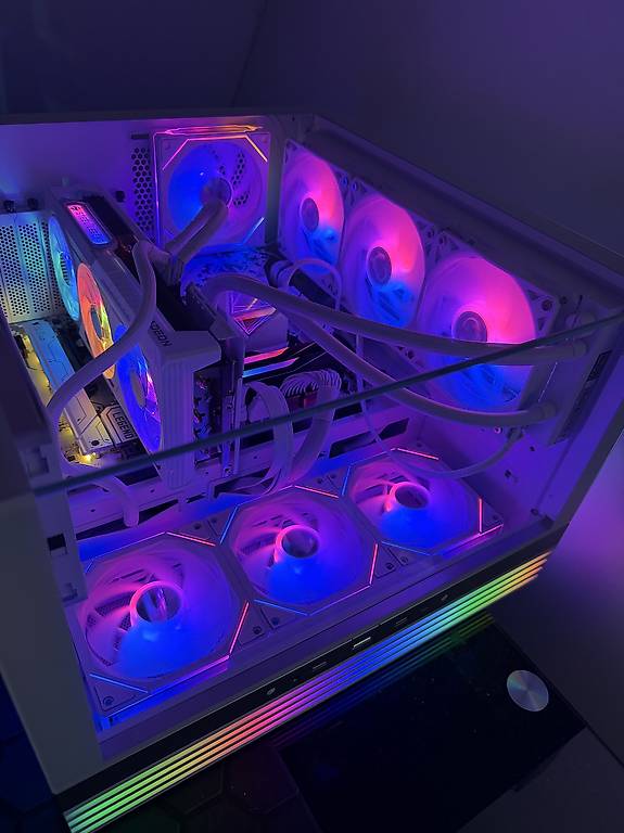 Gaming PC Ryzen 7 7800X3D / RX 9070 XT Cantone Argovia - tutti.ch