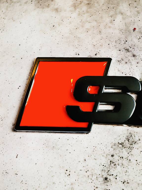 Audi S6 Emblem Schriftzug Logo aus Metall Rot/Schwarz Matt im Kanton ...