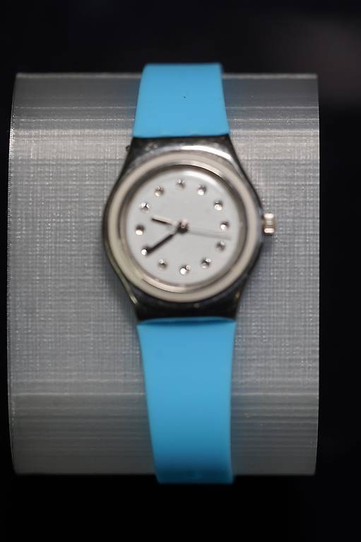 Swatch Damenuhr - voll funktionsfähig - Porto 1 Fr. im Kanton Neuenburg ...