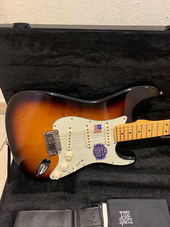 Fender American Deluxe Stratocaster 2 TS NUOVA im Kanton Tessin - tutti.ch