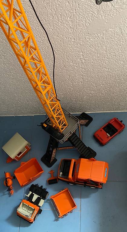 Kran elektrisch und Set mit Baufahrzeuge im Kanton St. Gallen - tutti.ch