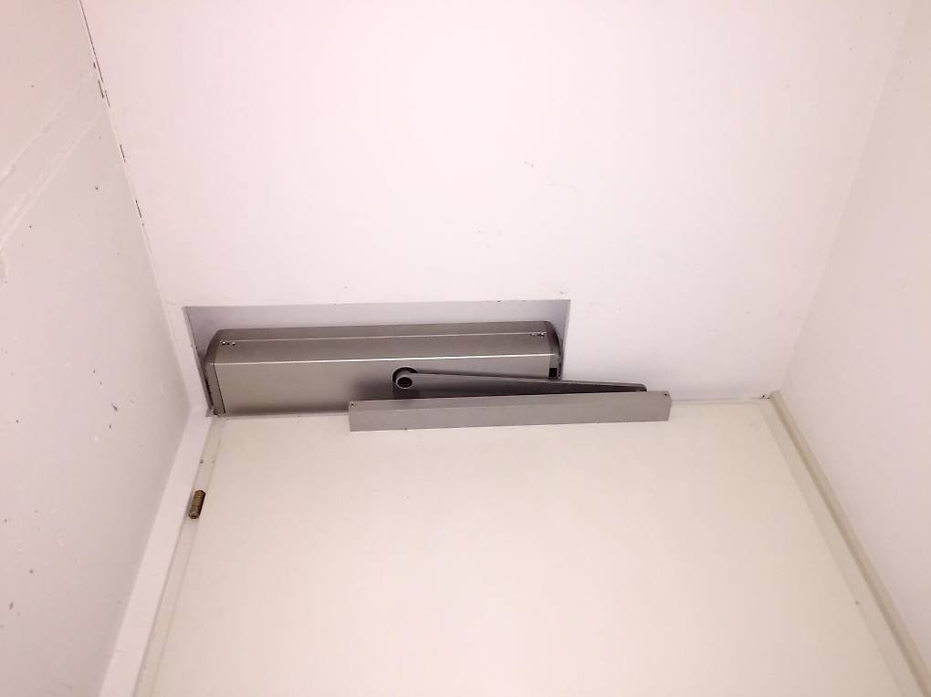 Türöffner / Türschliesser / Türantrieb DORMA ED 200/98 im Kanton Schwyz ...
