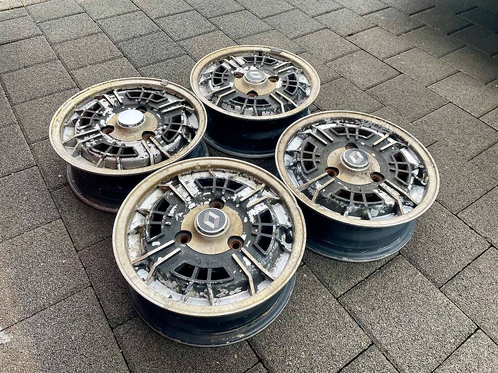 4x Oldtimer Renault Felgen 3 Loch 13" x 4 1/2 , melder Italy im Kanton ...