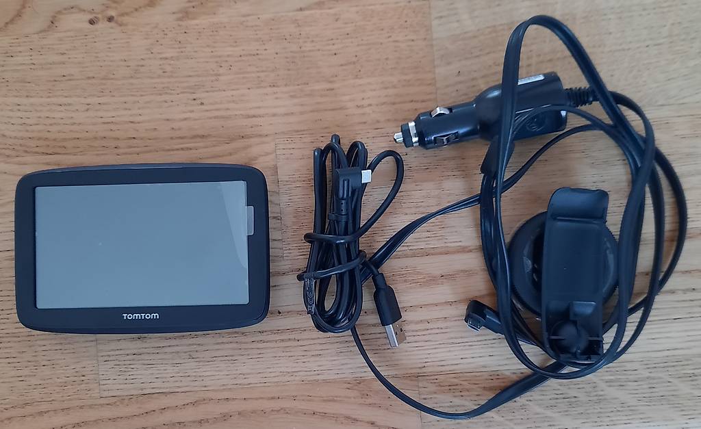 TOMTOM GO BASIC EU 5" im Kanton Zürich - tutti.ch