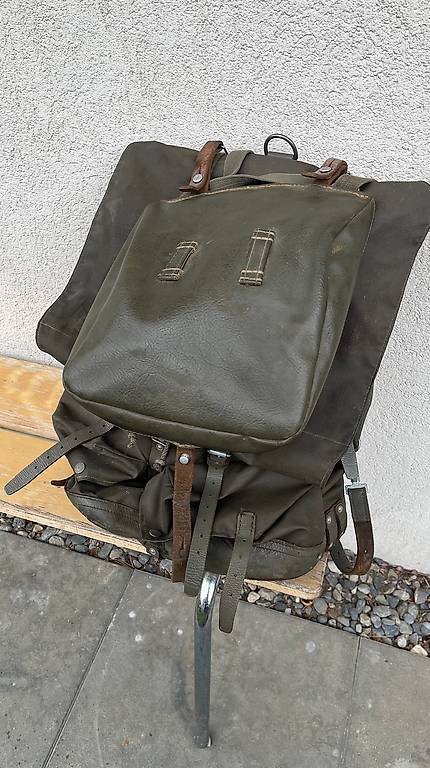 Grosser stabiler Militärrucksack, zus. 2 Taschen u. Brotsack im Kanton ...