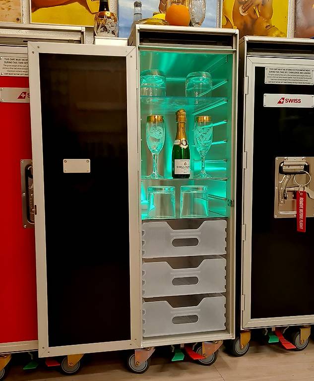 Flugzeugtrolley NEU, Swiss-Schild, LED- Edition. Aktion im Kanton ...