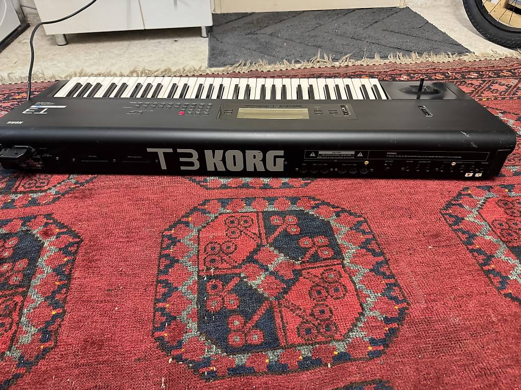Korg T3 Synthesizer Workstation - Vintage Keyboard im Kanton Basel ...
