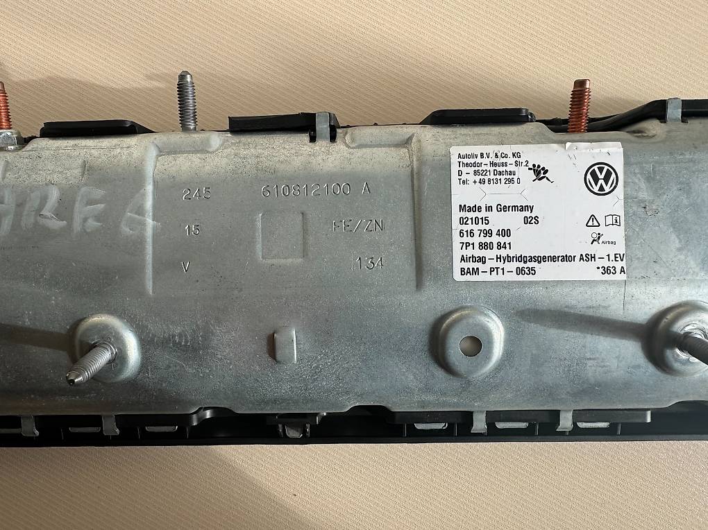 Volkswagen Touareg 7P Fahrerseite Knie SRS LHD 7P1880841 im Kanton ...