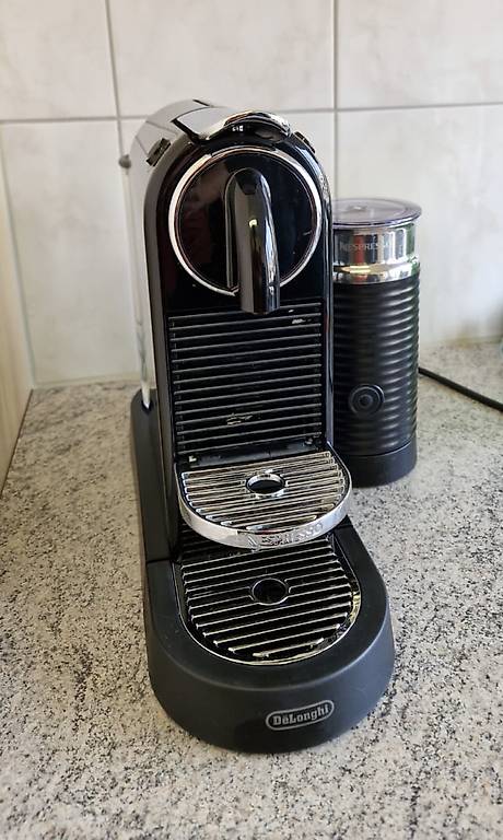 Nespresso Pixie DeLonghi inkl. Milchaufschäumer im Kanton Basel-Stadt ...