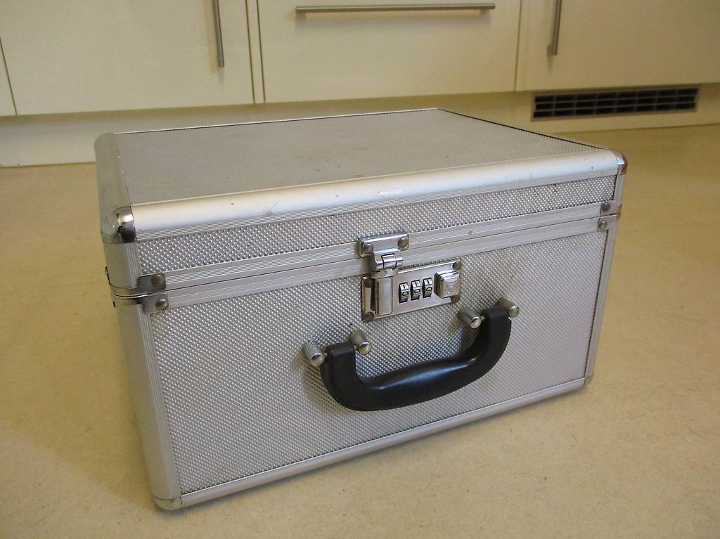 Alu-Koffer Rimowa-Stil Koffer-Box Instrumenten-Koffer TOP! im Kanton ...