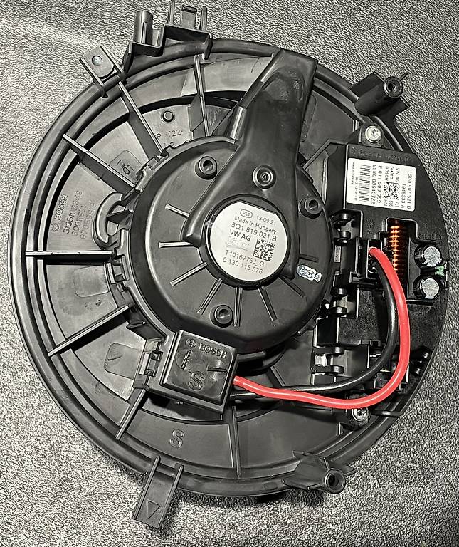 5Q1819021B Innenraumlüfter VW Golf 7 1.4TSI 2013 im Kanton Luzern ...